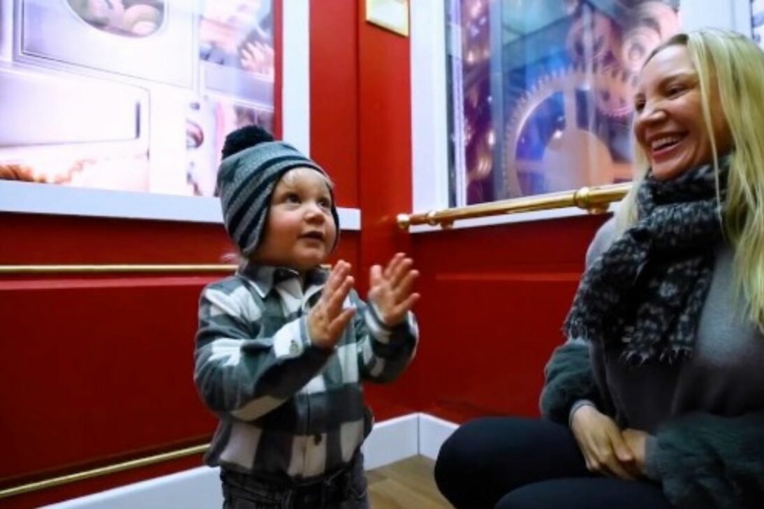 Santa’s Elevator Express - Natick Mall Holiday Experience - Studio Artefact
