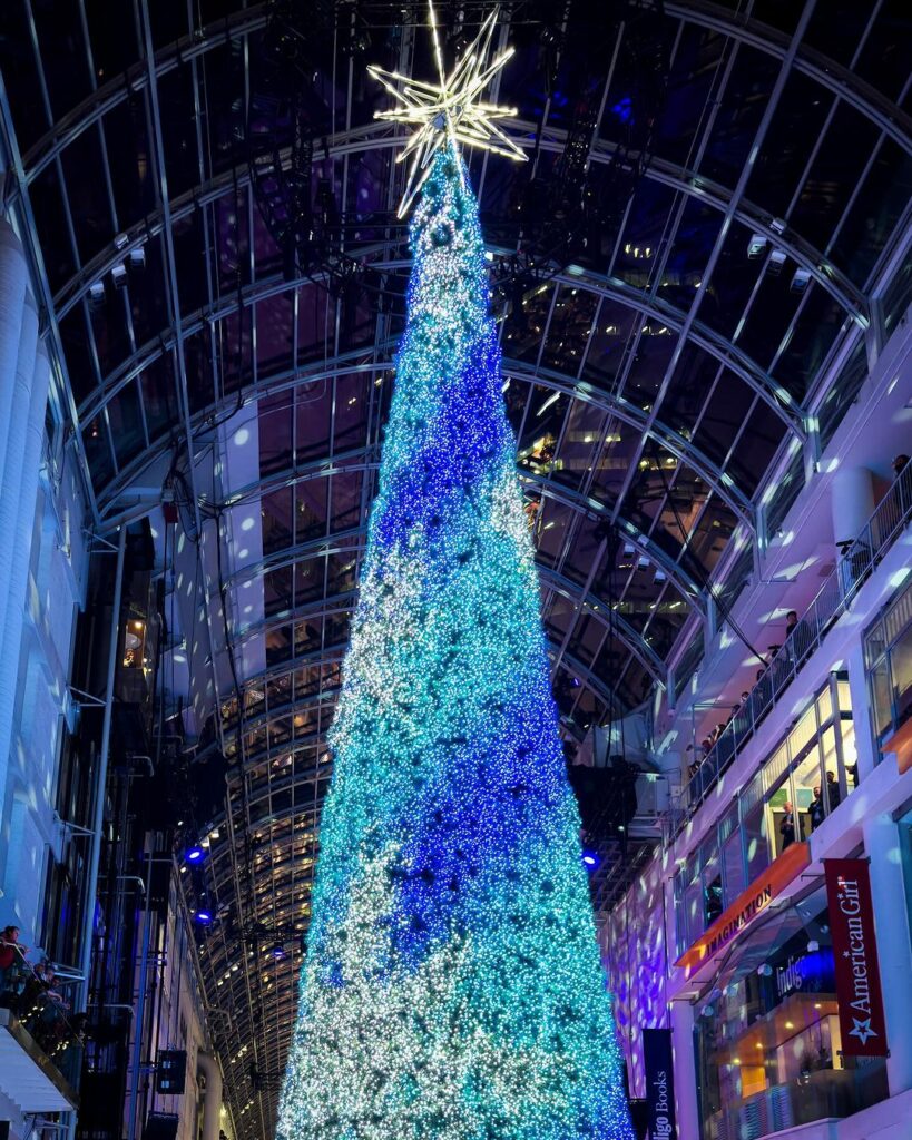 Cf Toronto Eaton Centre Holiday Tree - Studio Artefact