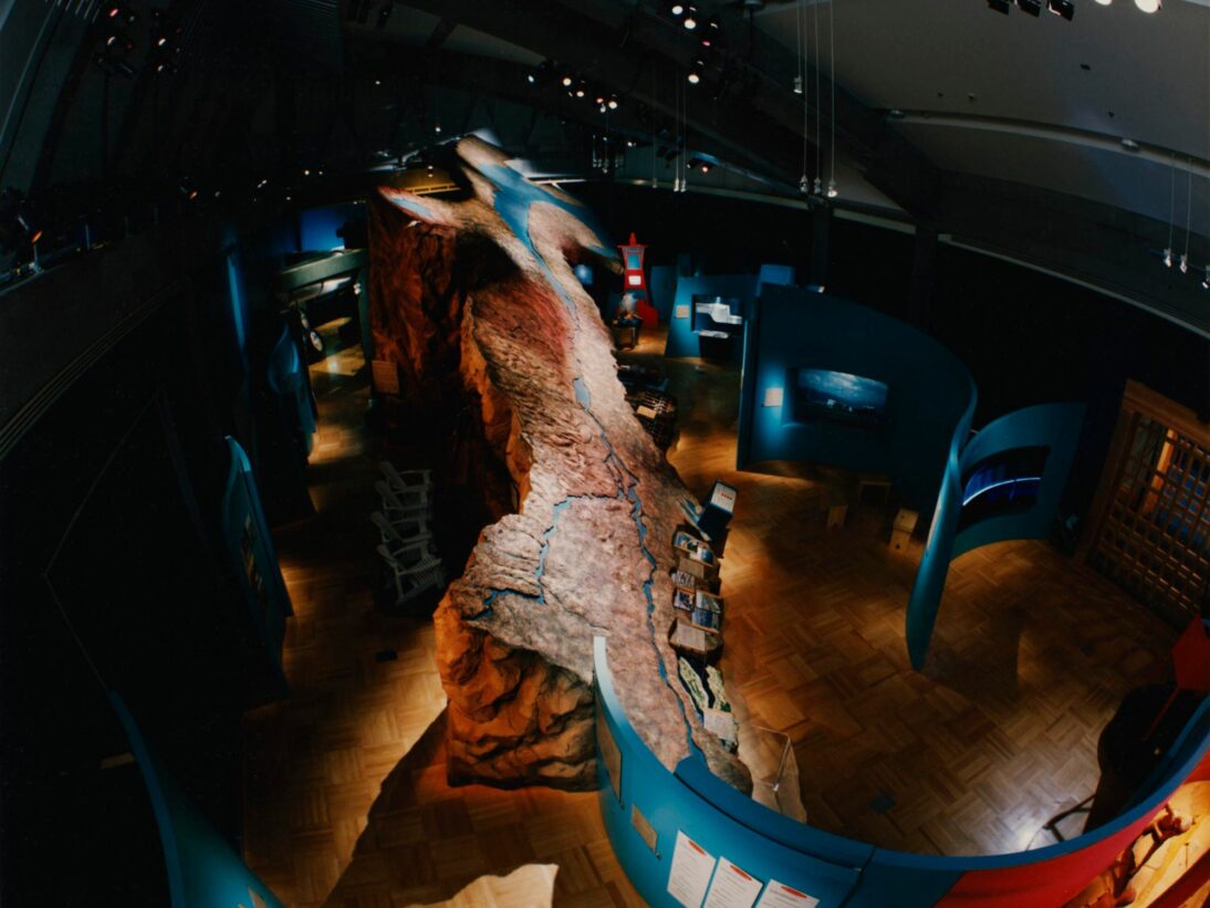 “Saint-Laurent : Attention Fragile” - Portfolio - Studio Artefact