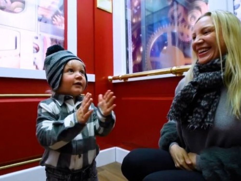 Santa’s Elevator Express - Natick Mall Holiday Experience - Studio Artefact